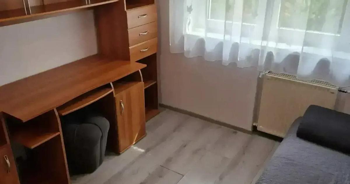Apartament decomandat cu 3 camere în zona Rogerius, Oradea preț € 91. ...