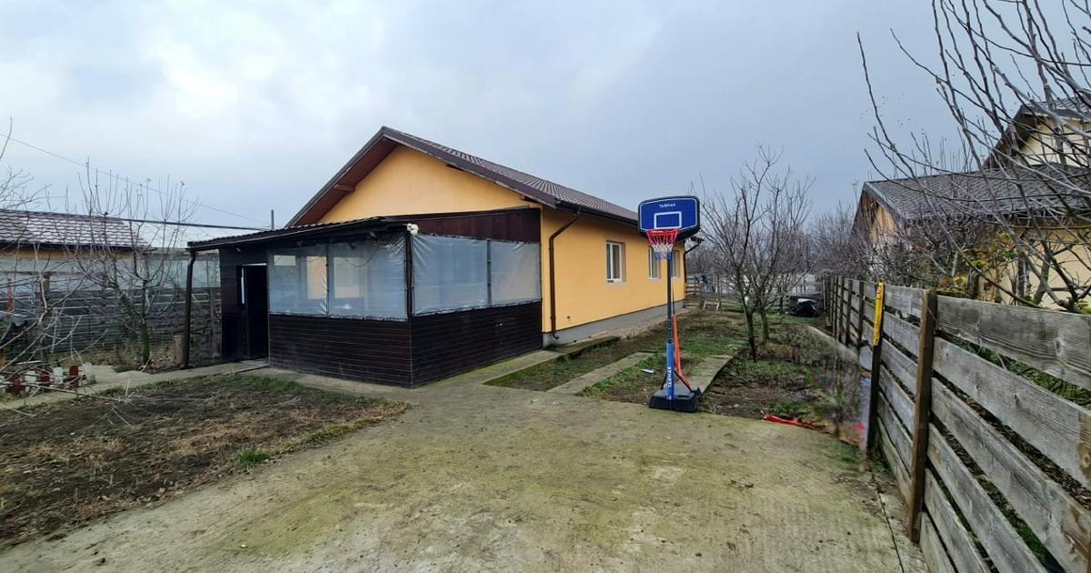 Casa individuala de familie | curte mare 500mp | Padure in apropiere ...